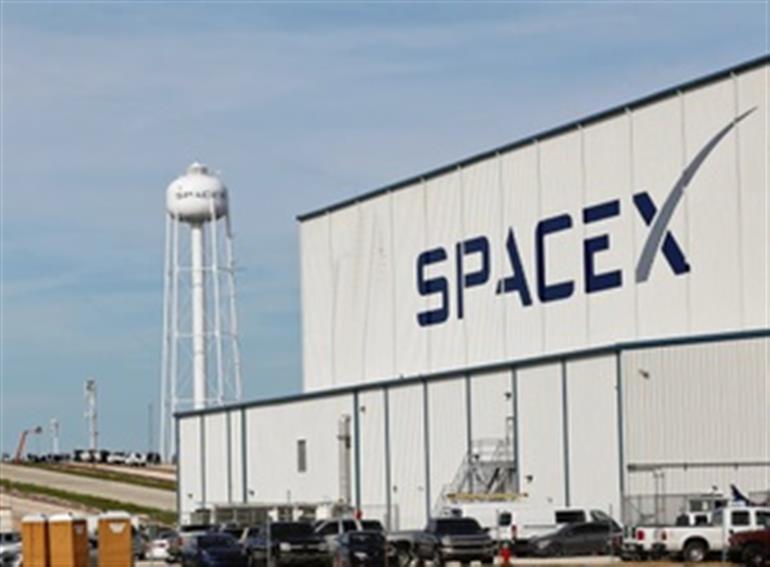 Musks Spacex Wins 733 Million Launch Contract From Us Space Force